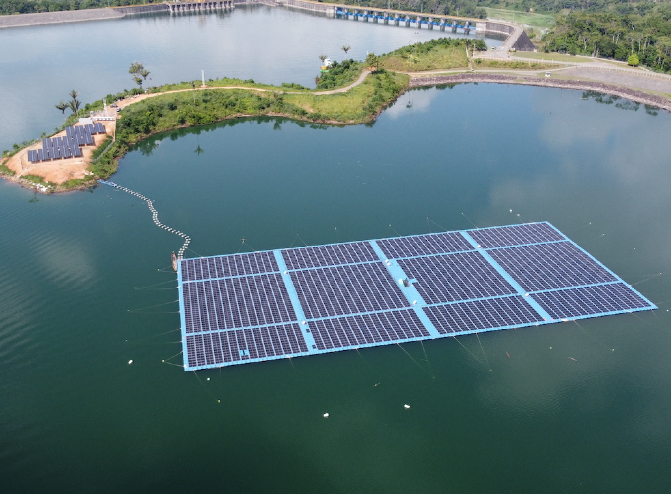 Granja Solar Flotante 1 MWP – CH Urrá